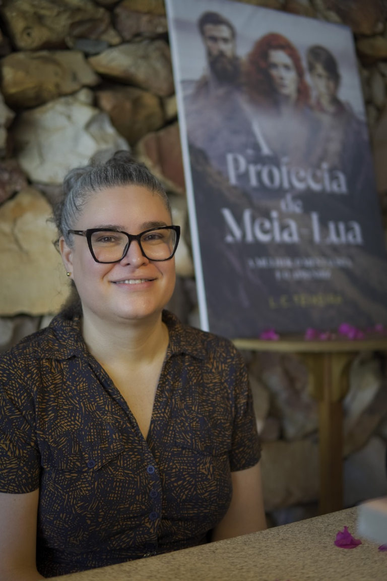 Mês do orgulho LGBT+: conheça Laura de Castro Teixeira, primeira ...