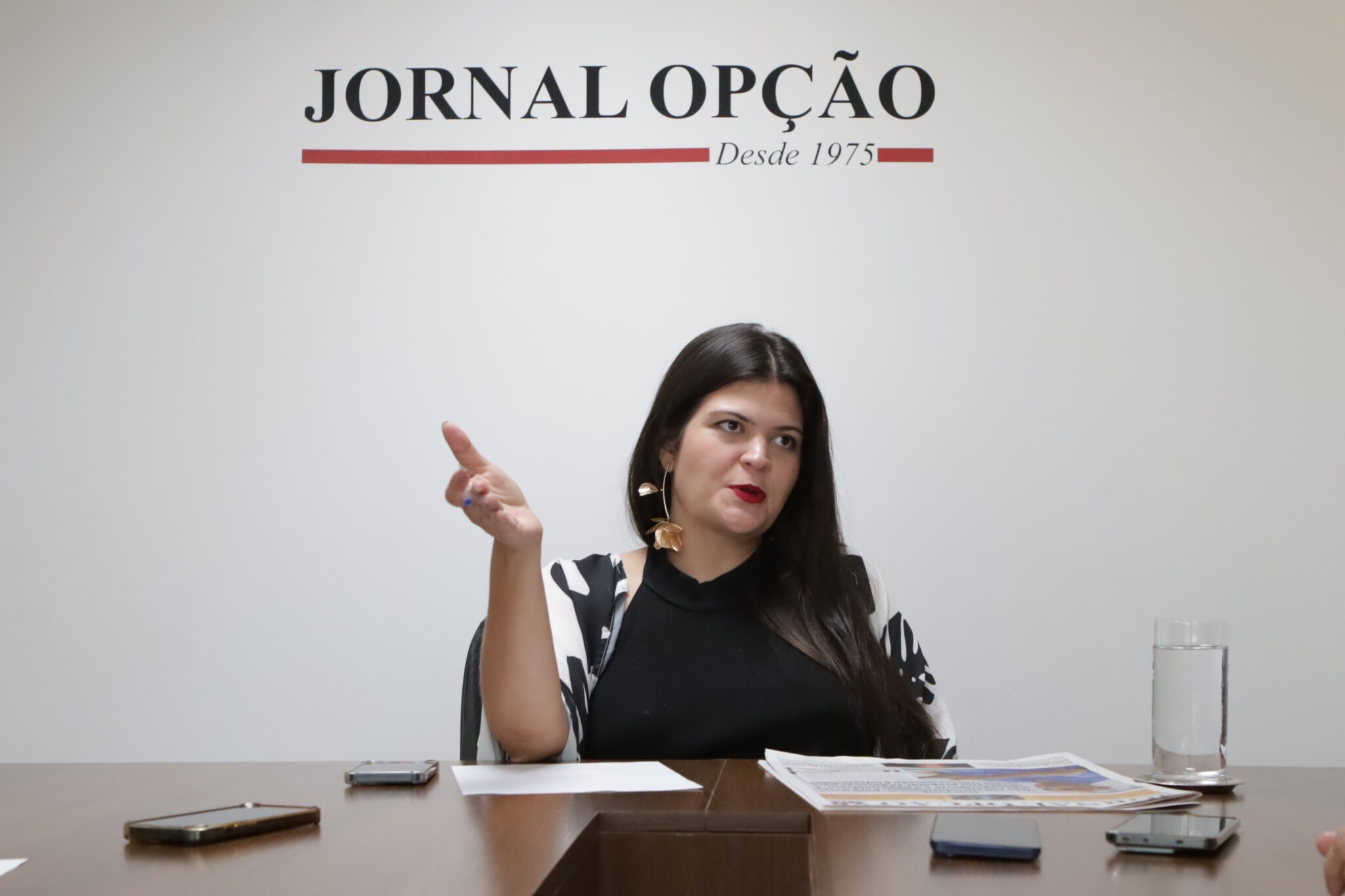 Aava Santiago diz que disputar o governo agora seria “leviandade” e ...