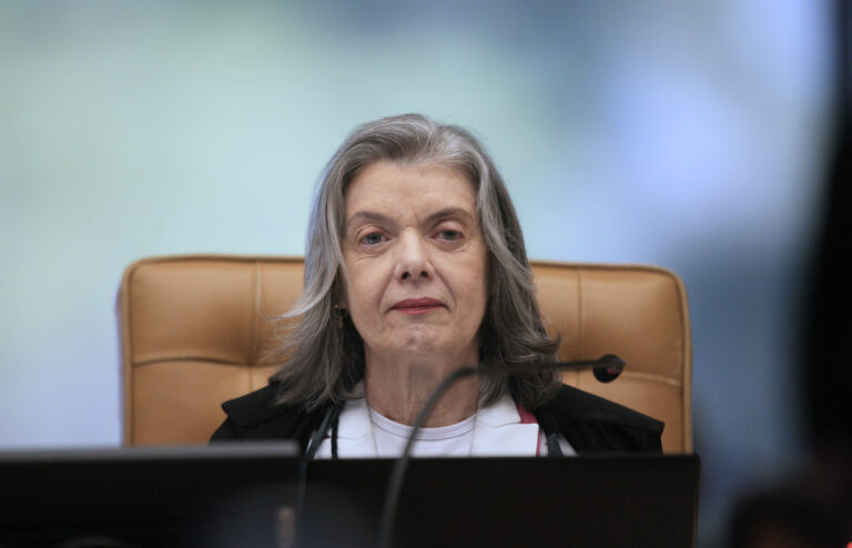 Cármen Lúcia anuncia saída antecipada da presidência do TSE para ...